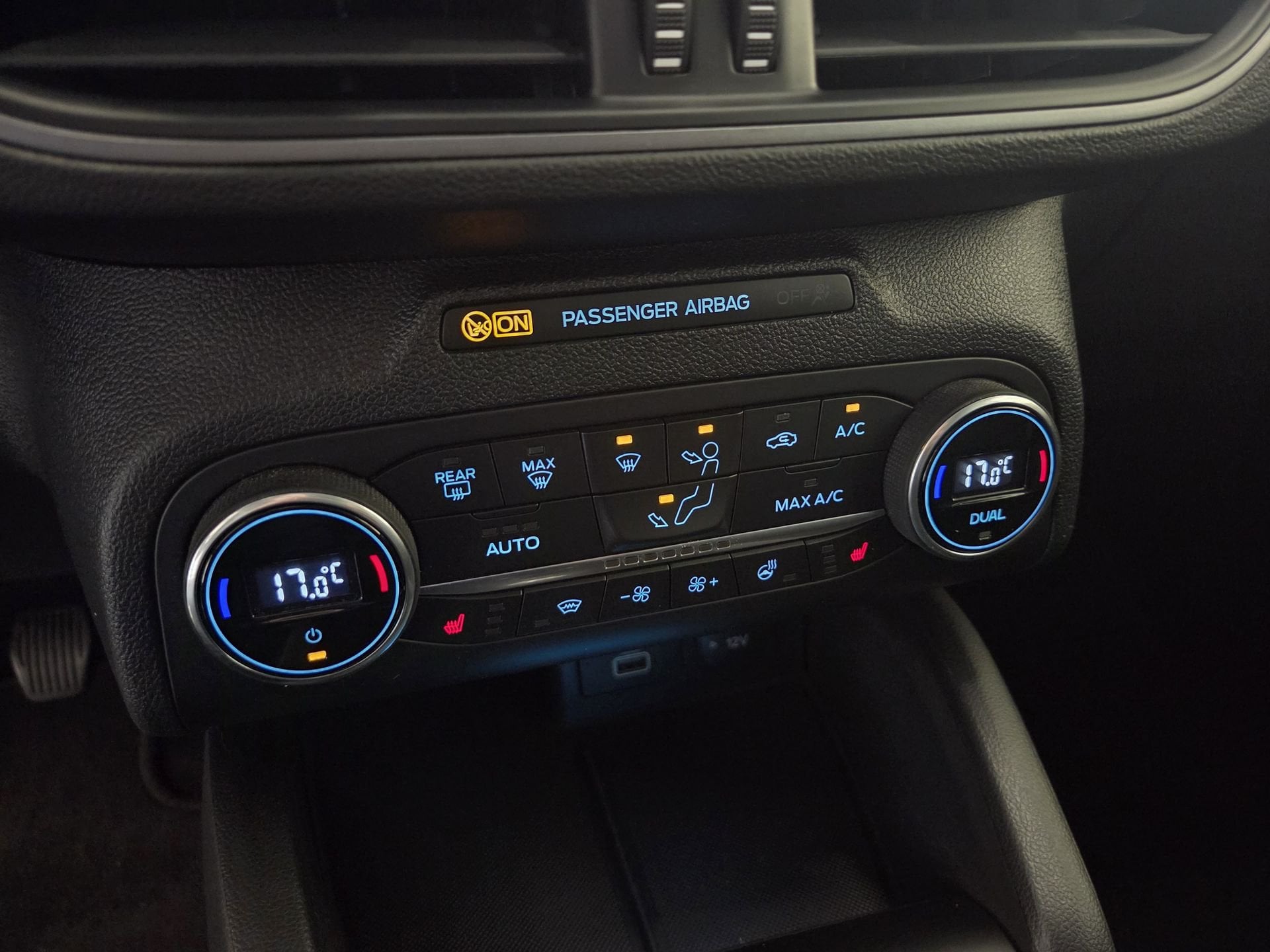 Tweedehandswagens Roeselare Ford Focus Benzine Apple Carplay & Android ...